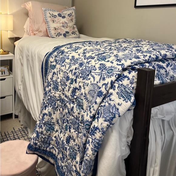 Roller Rabbit | Bedding | Roller Rabbit Amanda Quilt Blue Queen | Poshmark